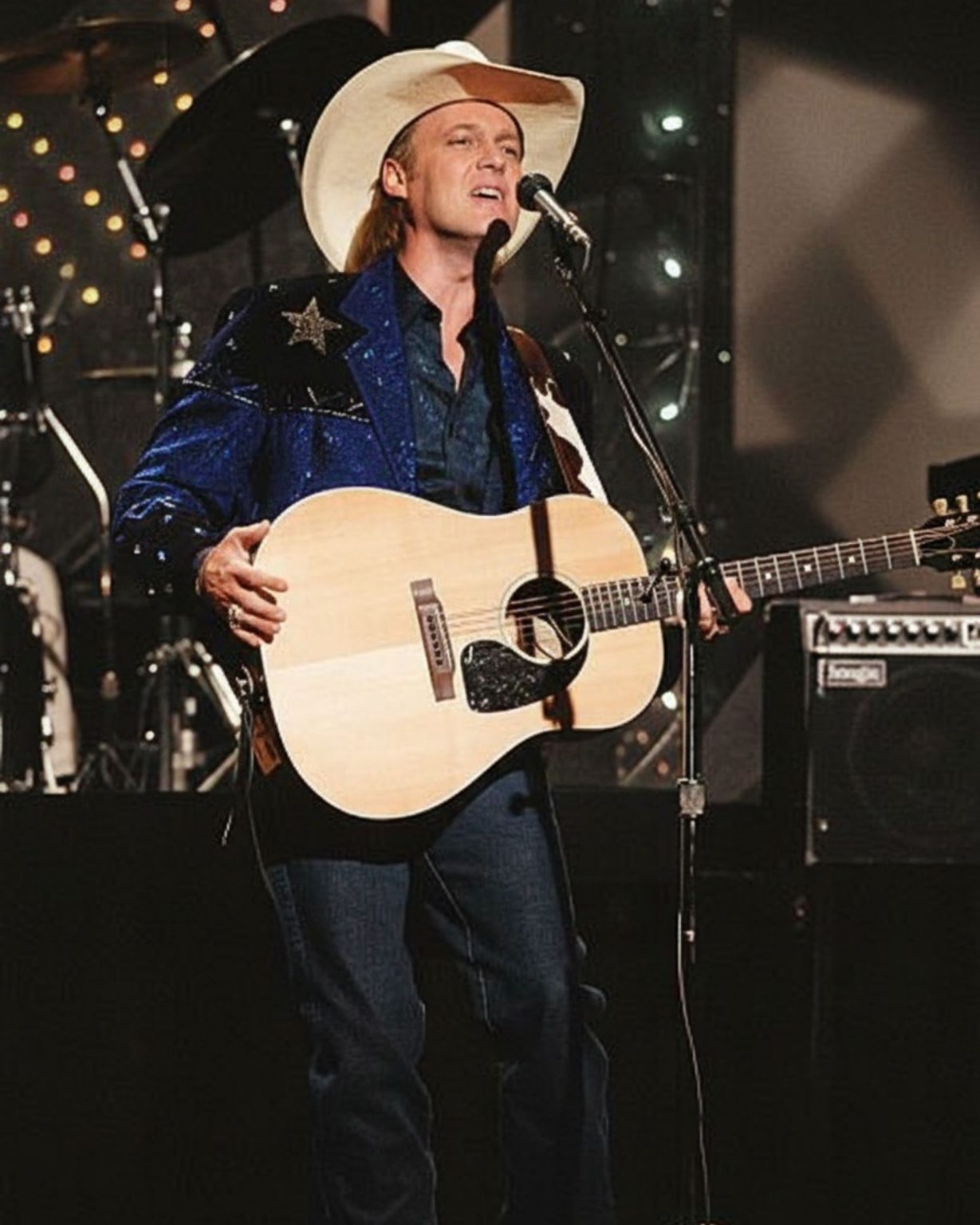 “THE NIGHT HE REALIZED THE CROWD COULDN’T SAVE HIM.” FIVE THOUSAND FANS ...